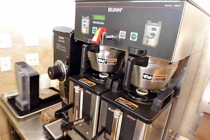 Bunn Dual SH DBC coffee brewer w/ 2- Bunn Soft Heat SH-S servers