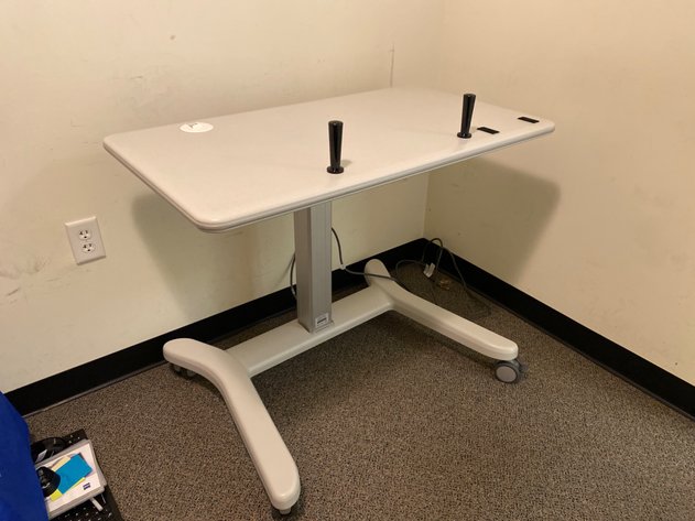 Zeiss model CV-120 power lift instrument table